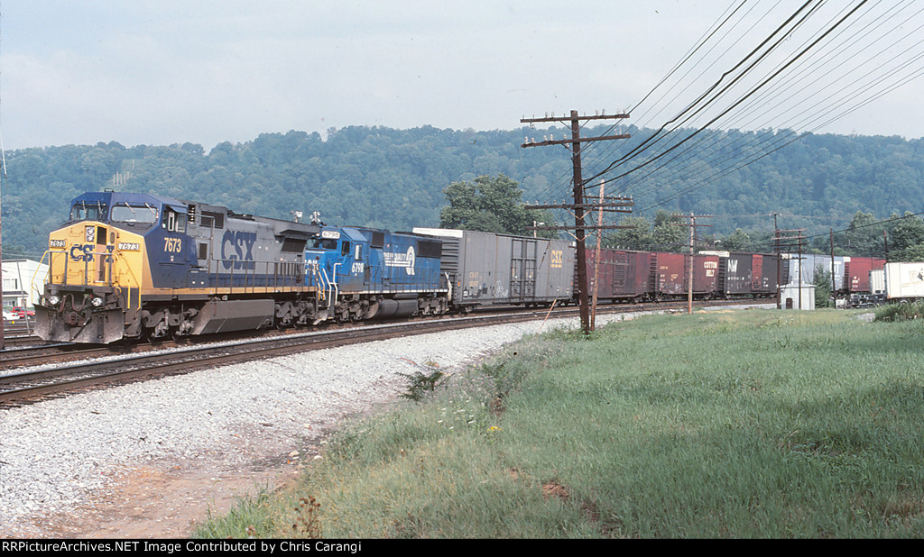 CSXT 7673 & CR 6798 on Q296
